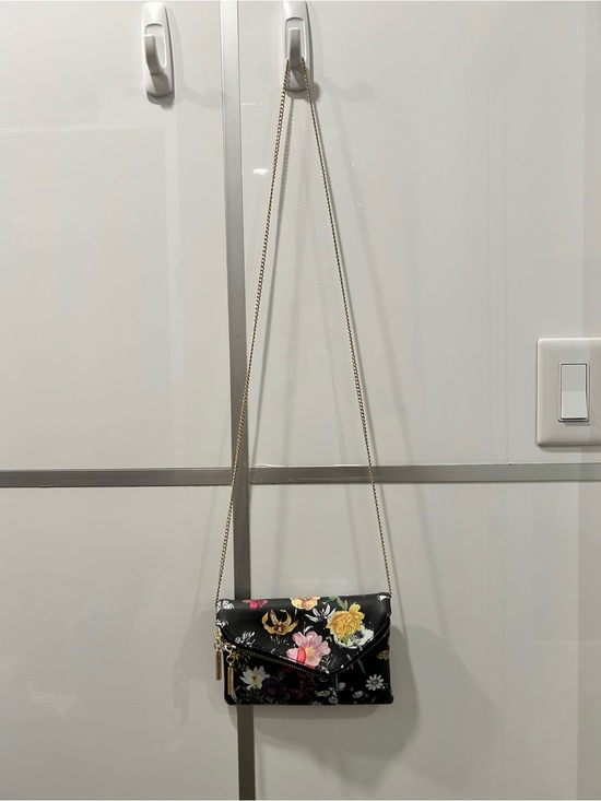 Bags | Black Floral Envelope Crossbody With Gold Chain Strap | Poshmark
